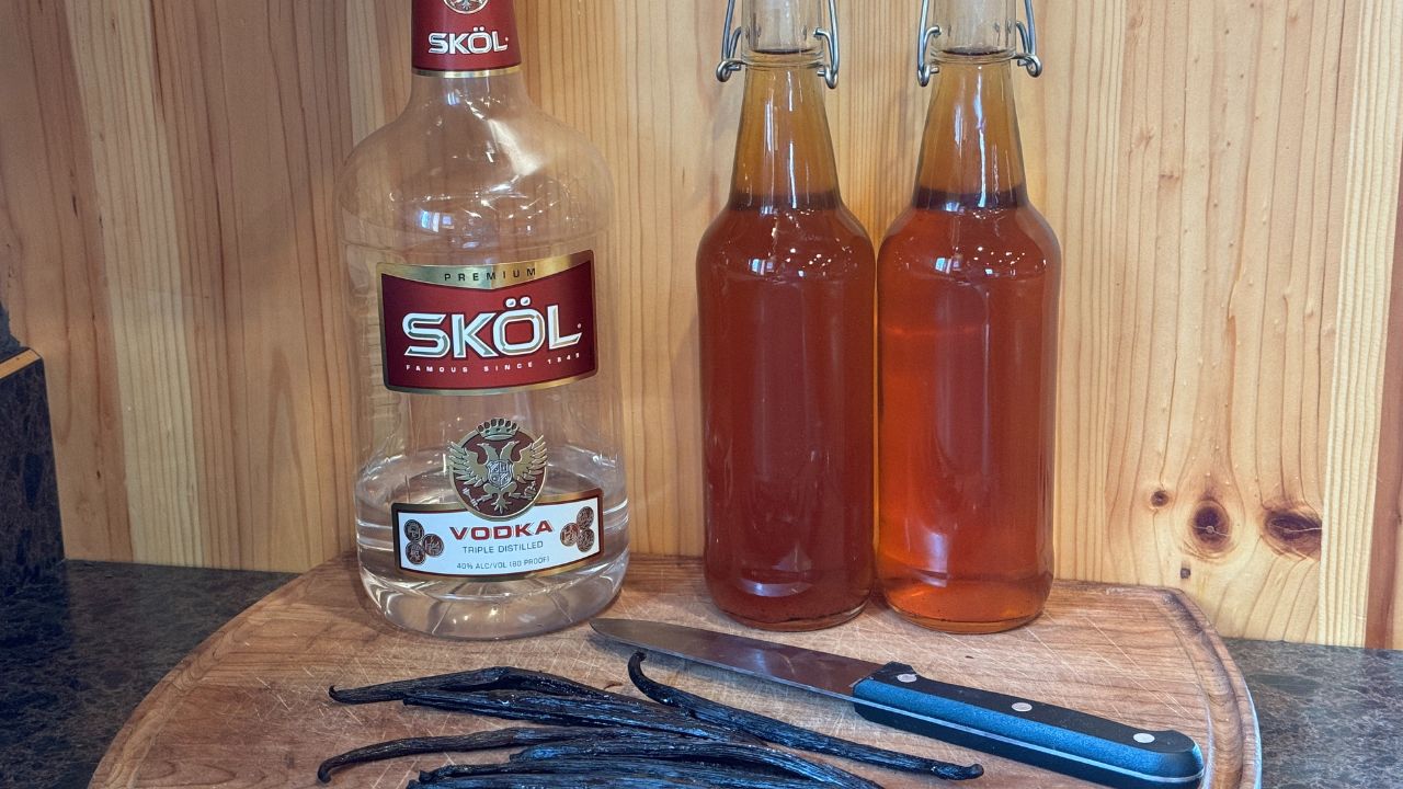 How To Make Homemade Vanilla Extract - Wagon Wheel Homestead