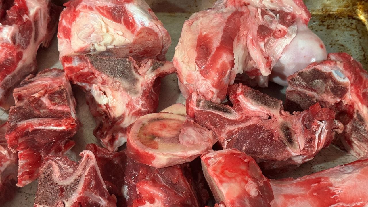 How To Make Nourishing Beef Bone Broth - Wagon Wheel Homestead